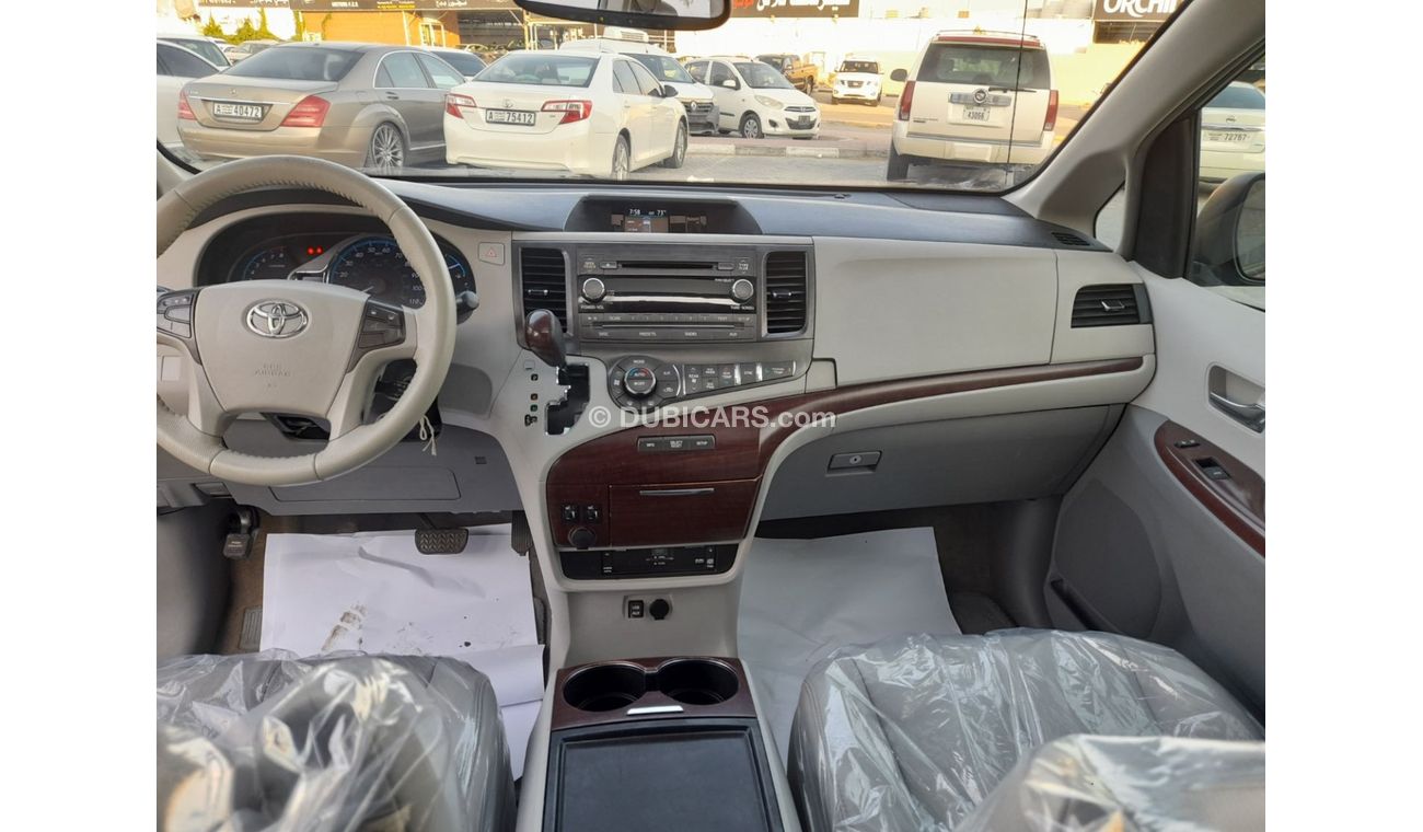 Used Toyota Sienna 2012 XLE 2012 for sale in Ajman - 829735