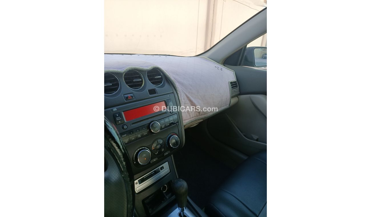 Used Nissan Altima sedan 2.5L 2010 for sale in Dubai - 695374