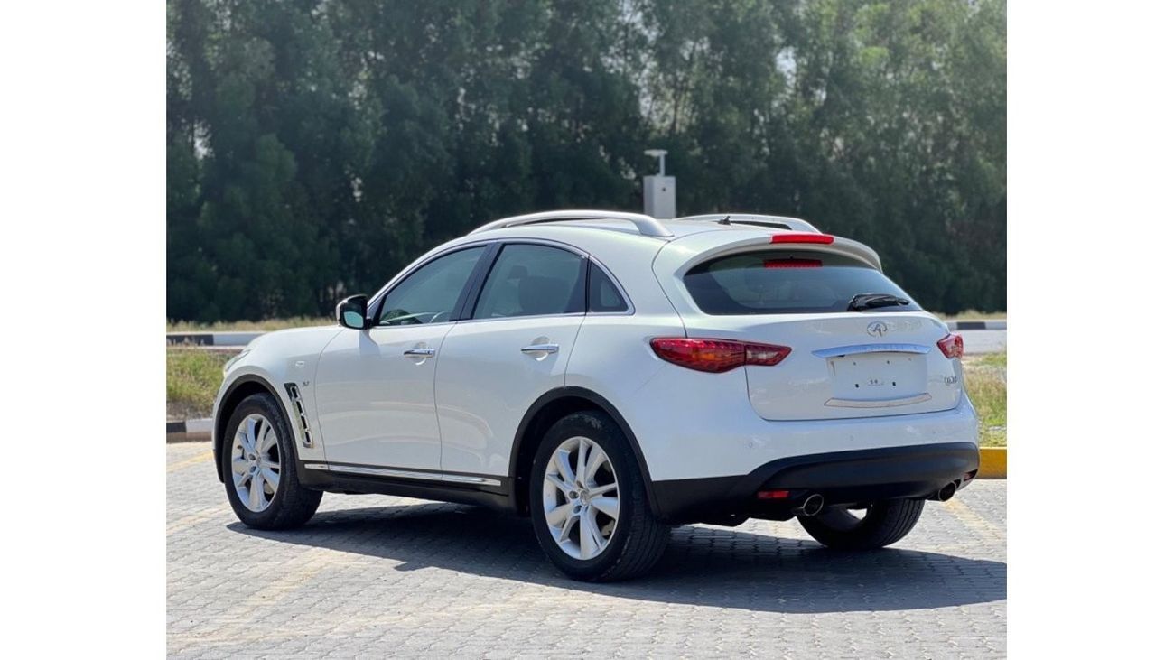 Used Infiniti QX70 Luxury 2016 for sale in Sharjah - 751621