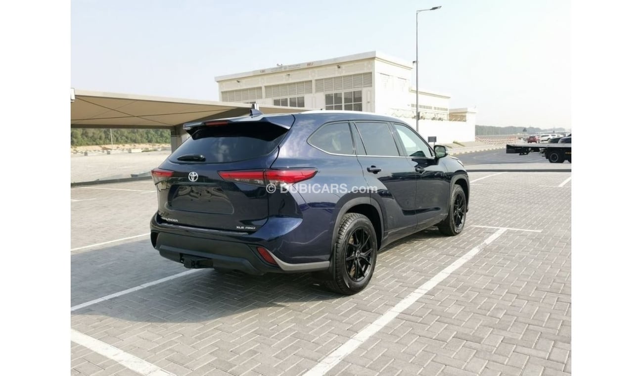 Used Toyota Highlander XLE - 2022- Blue 2022 for sale in Sharjah - 639805