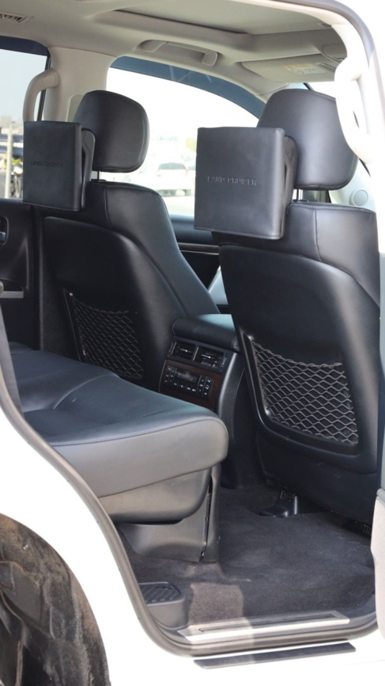 Used Toyota Land Cruiser Sahara 2020 RHD Diesel V8 Full Option Top Of ...