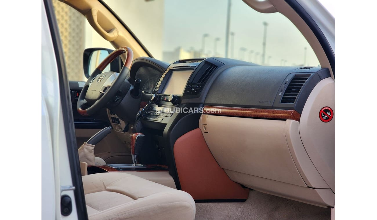 Used Toyota Land Cruiser GXR GX.R V6 2014 for sale in Sharjah - 775687
