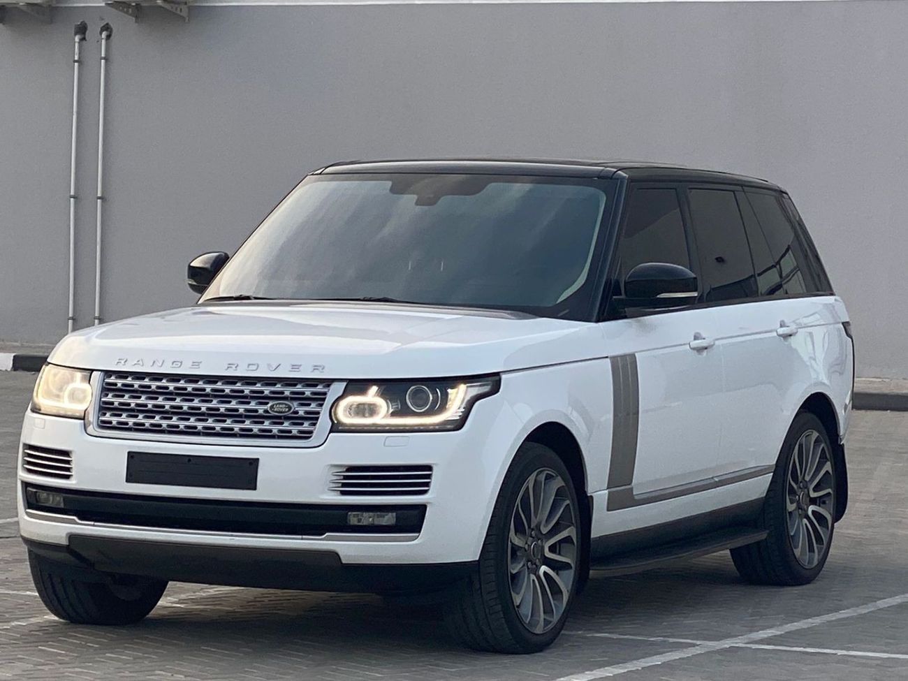 Used Land Rover Range Rover Vogue 2014 for sale in Dubai - 511368