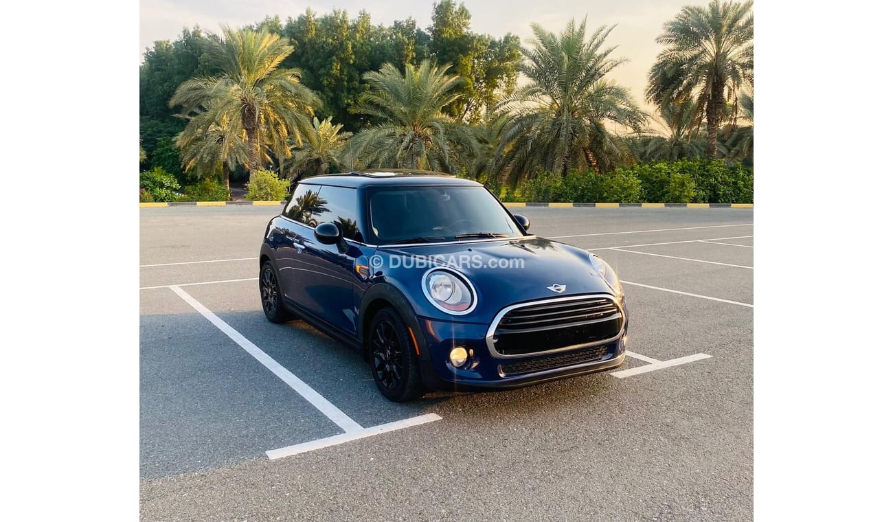 Used Mini Cooper Std Good condition car 2017 for sale in Dubai - 694138