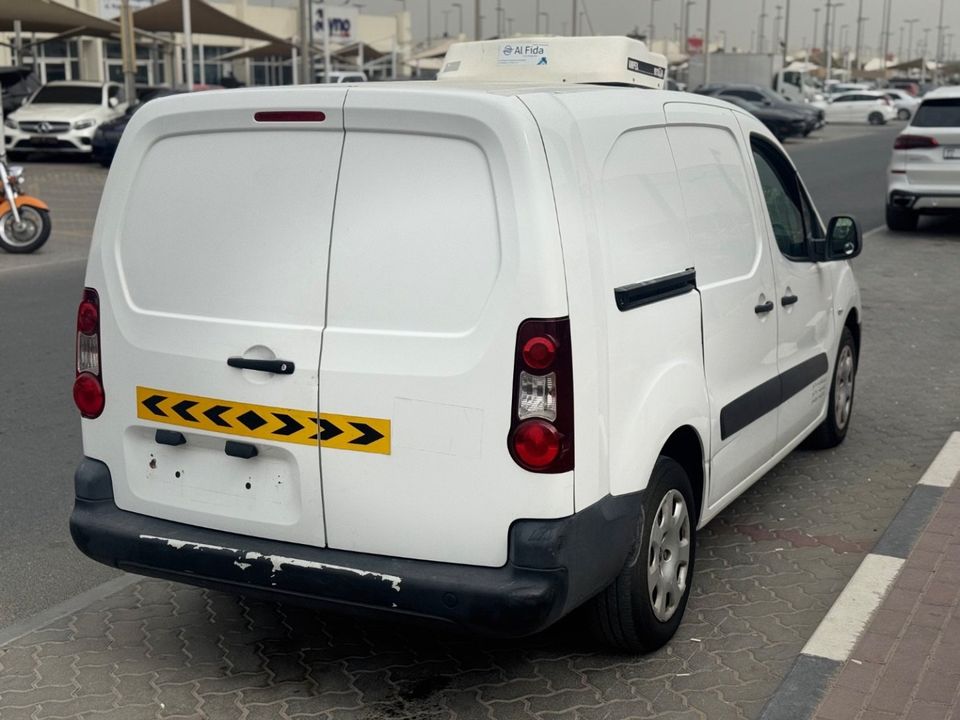 Used Peugeot Partner Chiller 2015 for sale in Dubai - 829266