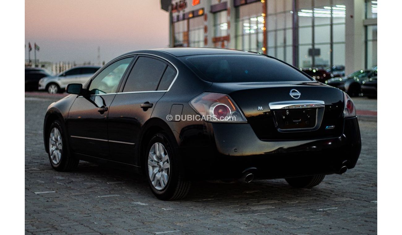 Used Nissan Altima 2010 for sale in Dubai - 574884