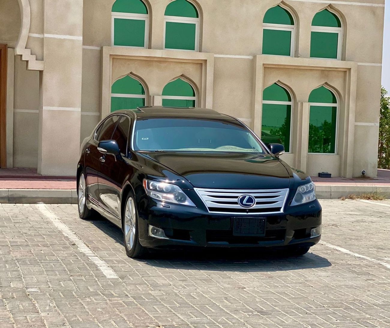 Used Lexus LS 600 Good condition car 2011 for sale in Dubai - 749274