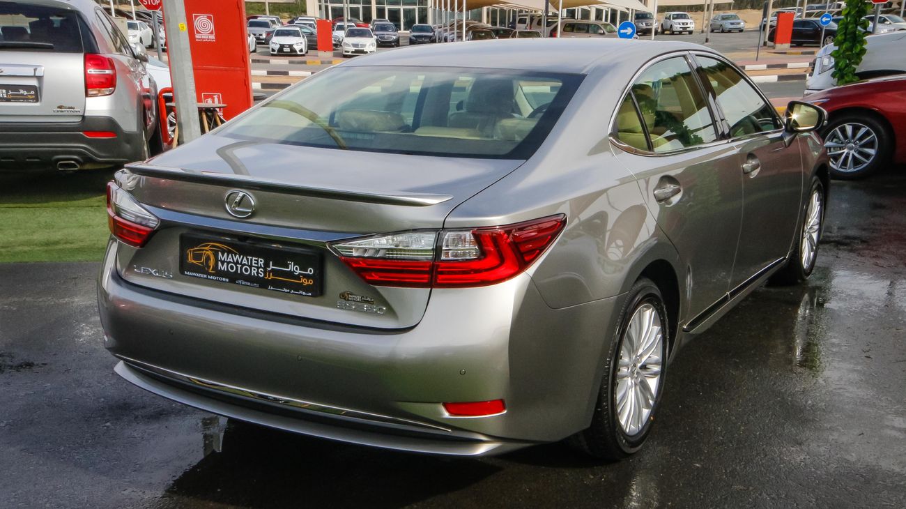 New Lexus ES350 2017 for sale in Dubai - 96802