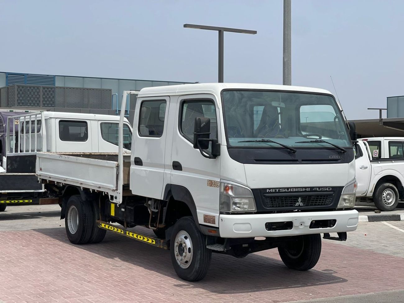 Used Mitsubishi Fuso Canter 2016 I 4x4 Double Cabine I Ref#324 2016 for sale in Sharjah - 768159