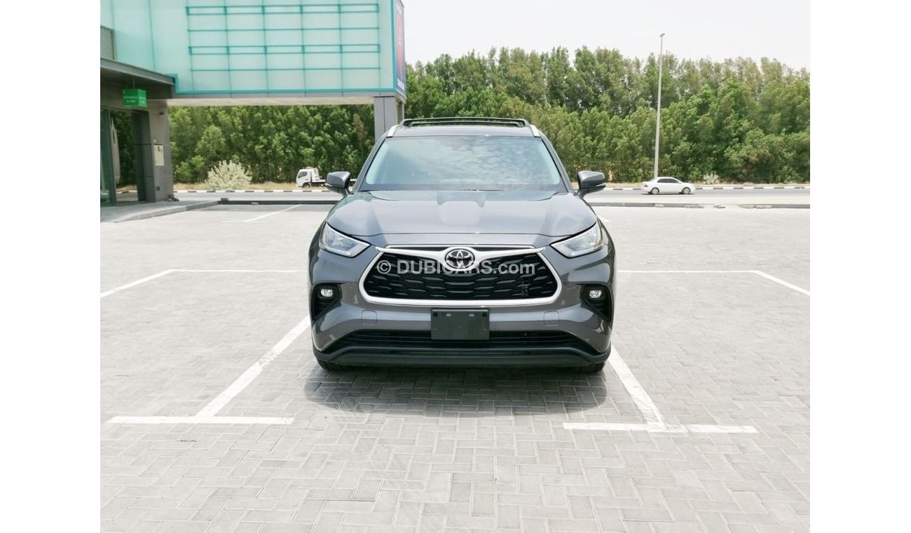 Used Toyota Highlander XLE - 2022- Grey 2022 for sale in Sharjah - 639391