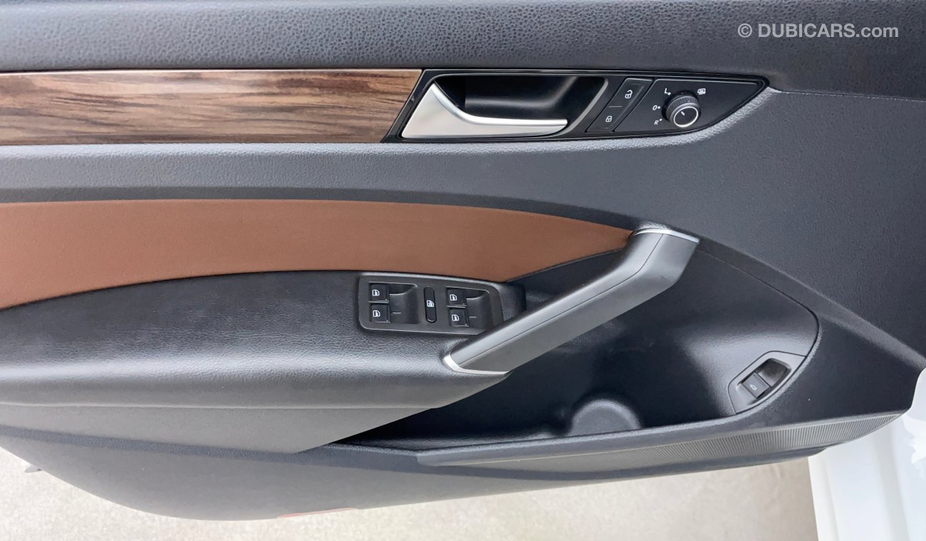 Used Volkswagen Passat SEL 2500 2020 for sale in Dubai - 472538