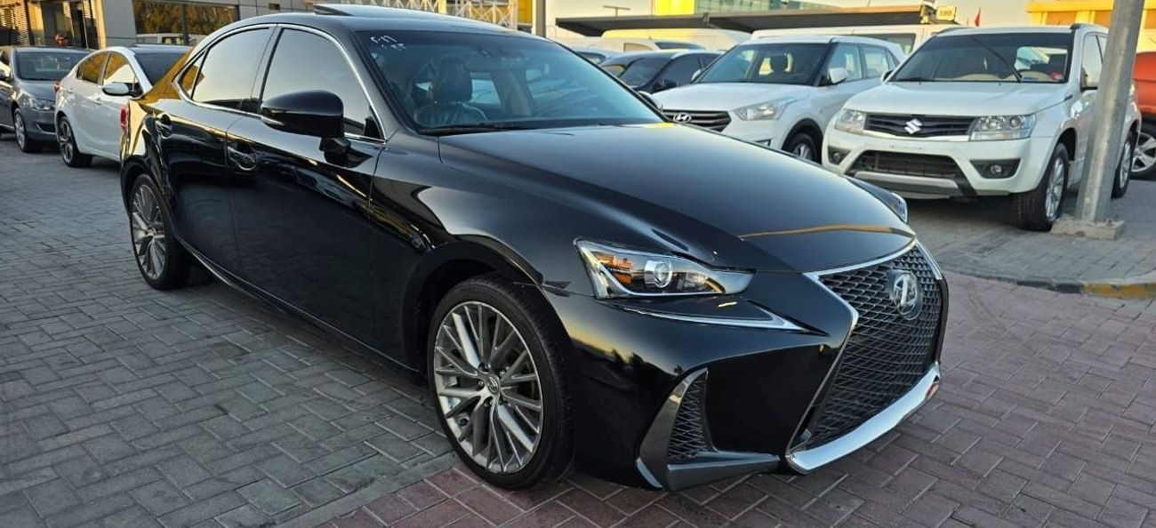 Used Lexus IS 200 2016 for sale in Sharjah - 821112