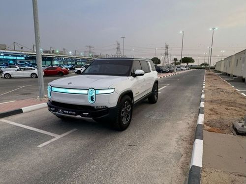 Rivian R1S Price in UAE, Images, Specs & Features