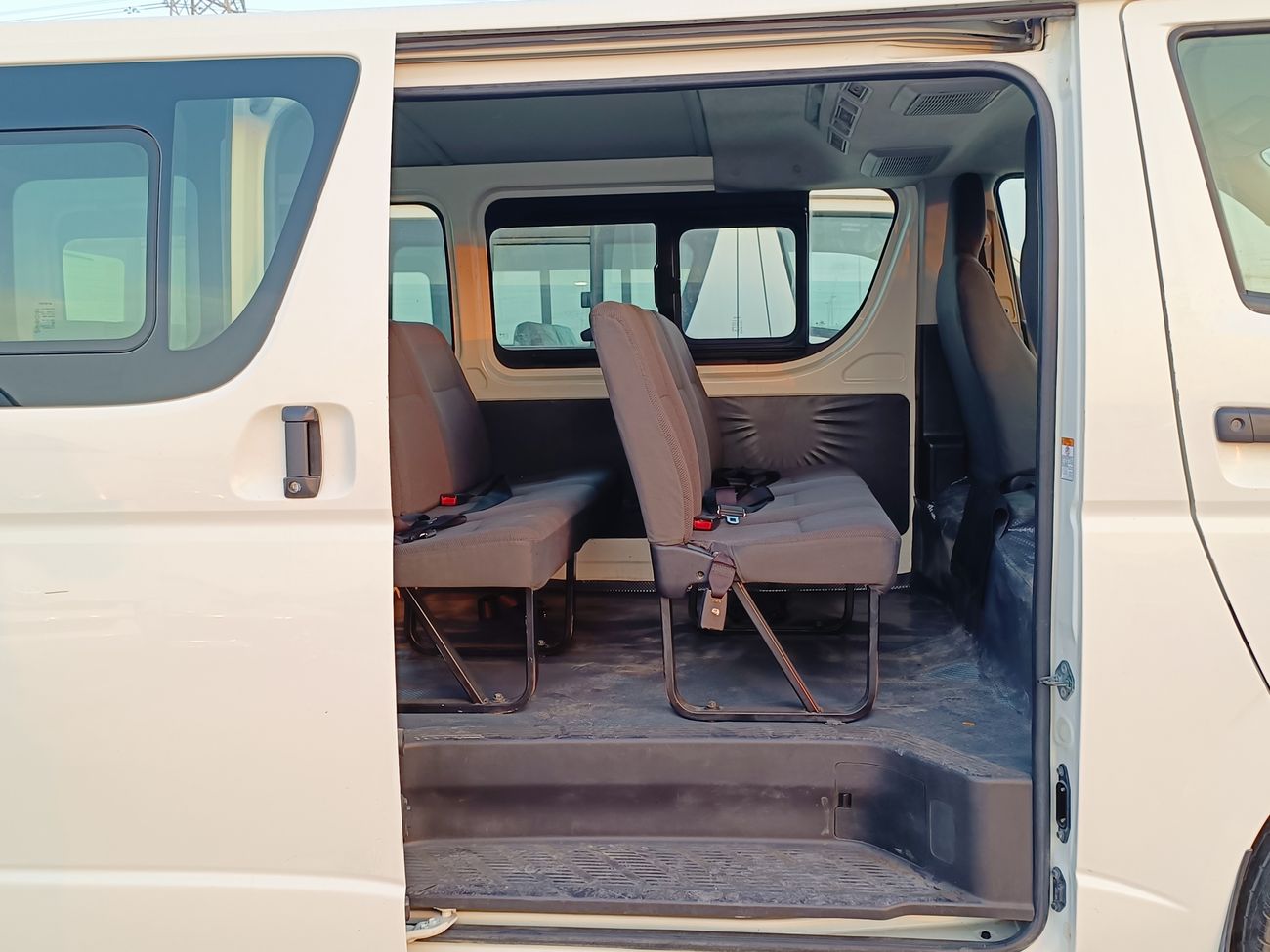 Used Toyota Hiace STANDARD ROOF 2.5L 4CY DIESEL MANUAL GEAR BOX / REAR ...