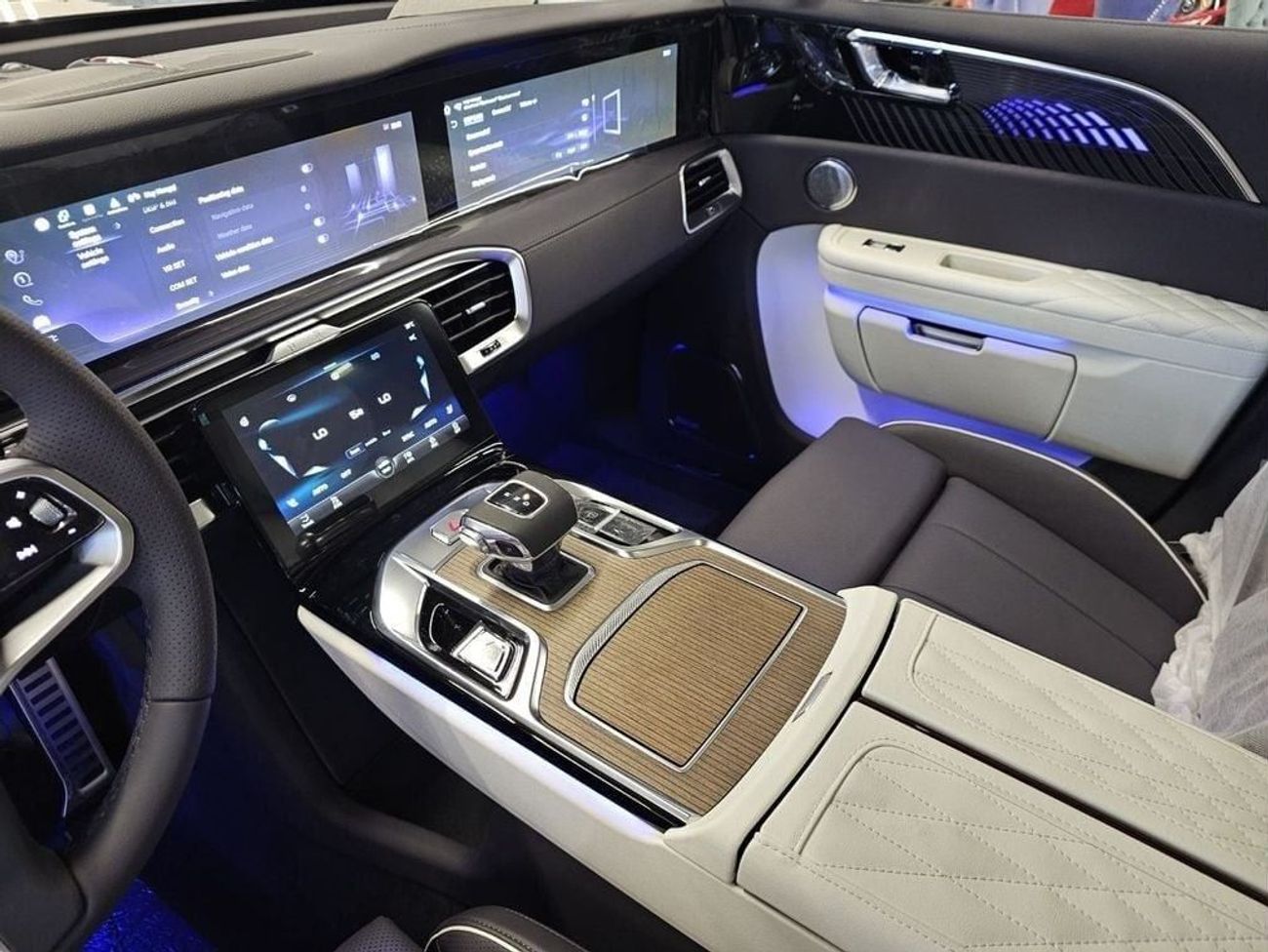 New HONGQI EHS9 HONGQI /EHS9 FULLY LOADED /LONG RANGE /6 SEATERS 2023 for sale in Dubai - 805592