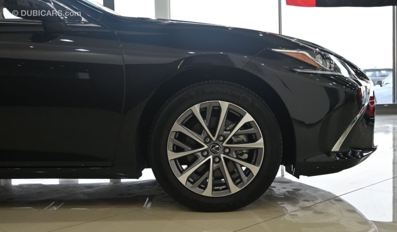 New Lexus ES 300 Hybrid 2023 for sale in Abu Dhabi - 576928