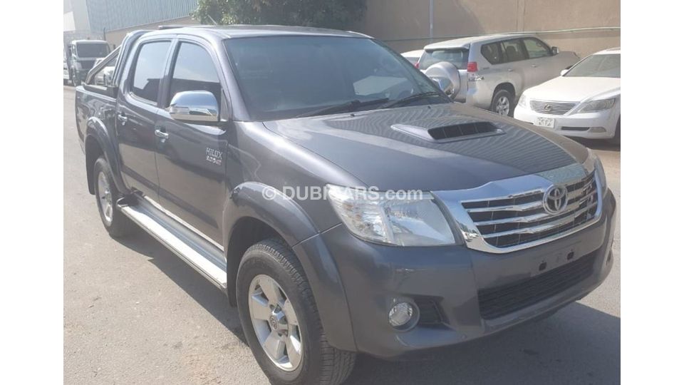 مستعملة تويوتا هيلوكس diesel 3.0 litre clean car 2013 للبيع في دبي - 316697