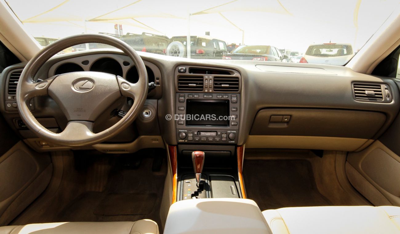 Used Lexus GS 400 2000 for sale in Sharjah - 52056