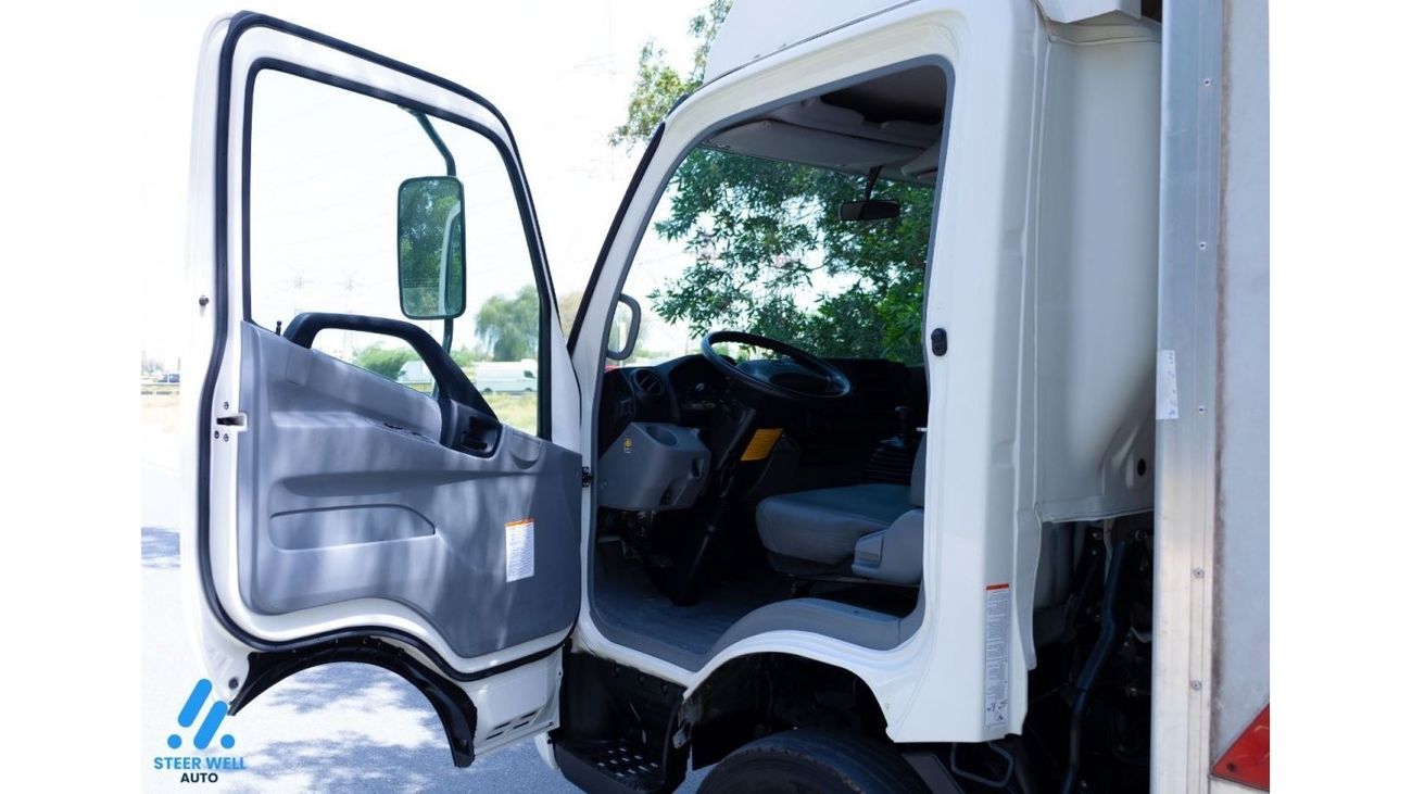 Used Hino 300 916 Dry Insulated Box with Tail Lift 4.0L RWD - Diesel MT ...