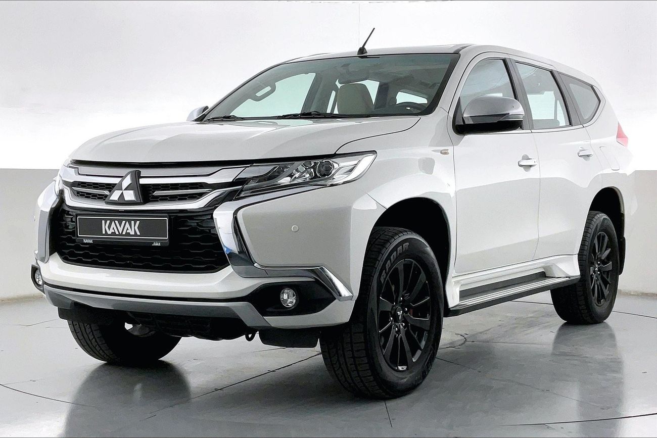 Used Mitsubishi Montero GLS Mid 2019 for sale in Dubai - 690246