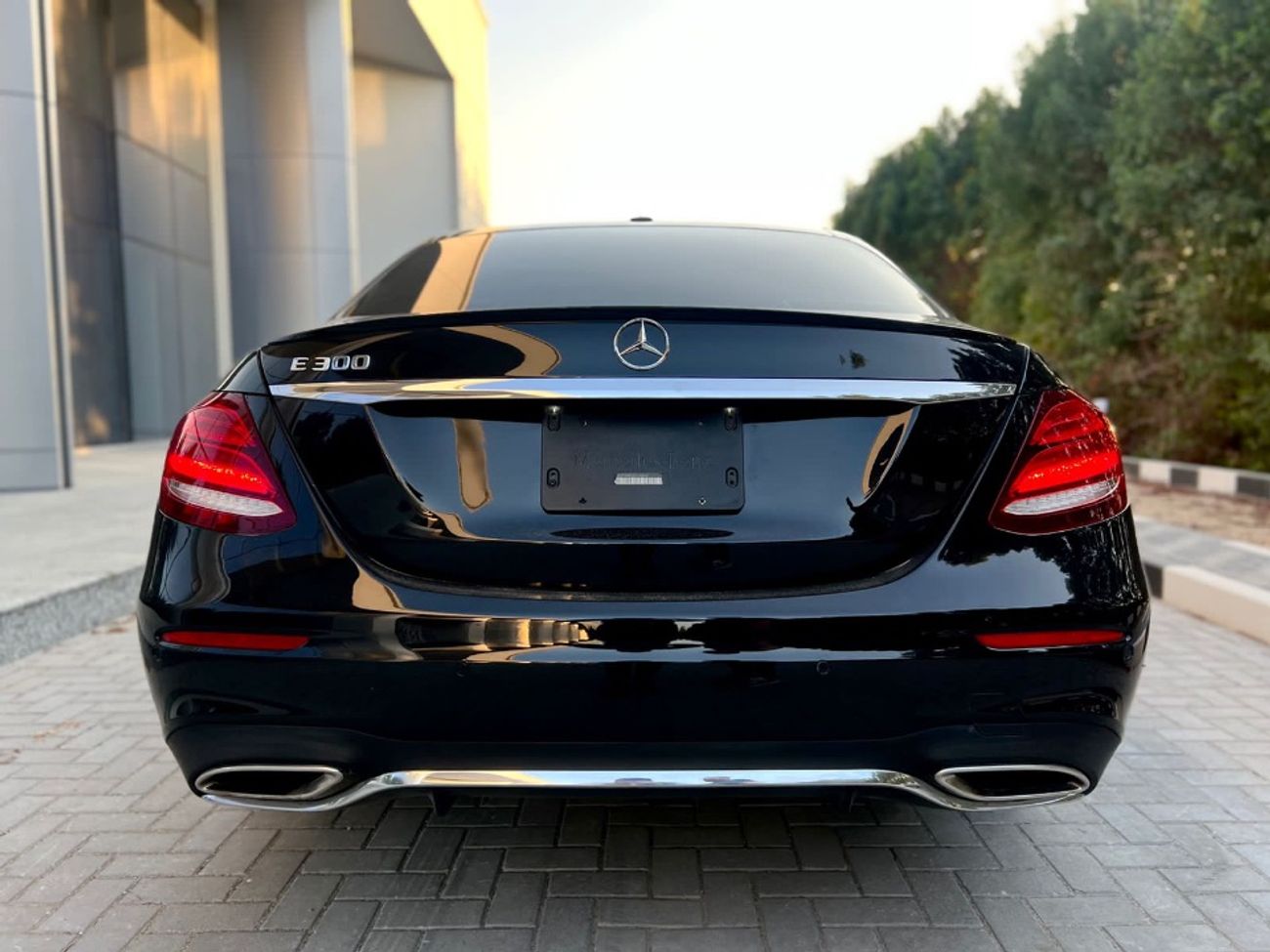 مستعملة مرسيدس بنز E300 MERCEDES E300 AMG 2018 (fully loaded) 2018 للبيع في دبي - 599241