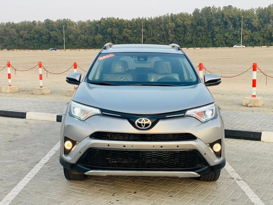 Used Toyota RAV4 Platinum Limited 2017 for sale in Sharjah - 670201