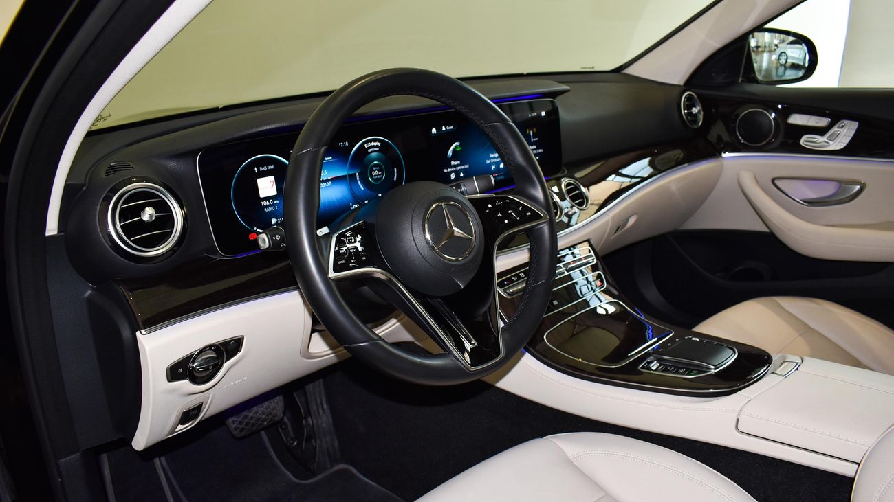 Used Mercedes-Benz E300 Premium 2021 for sale in Abu Dhabi - 567710