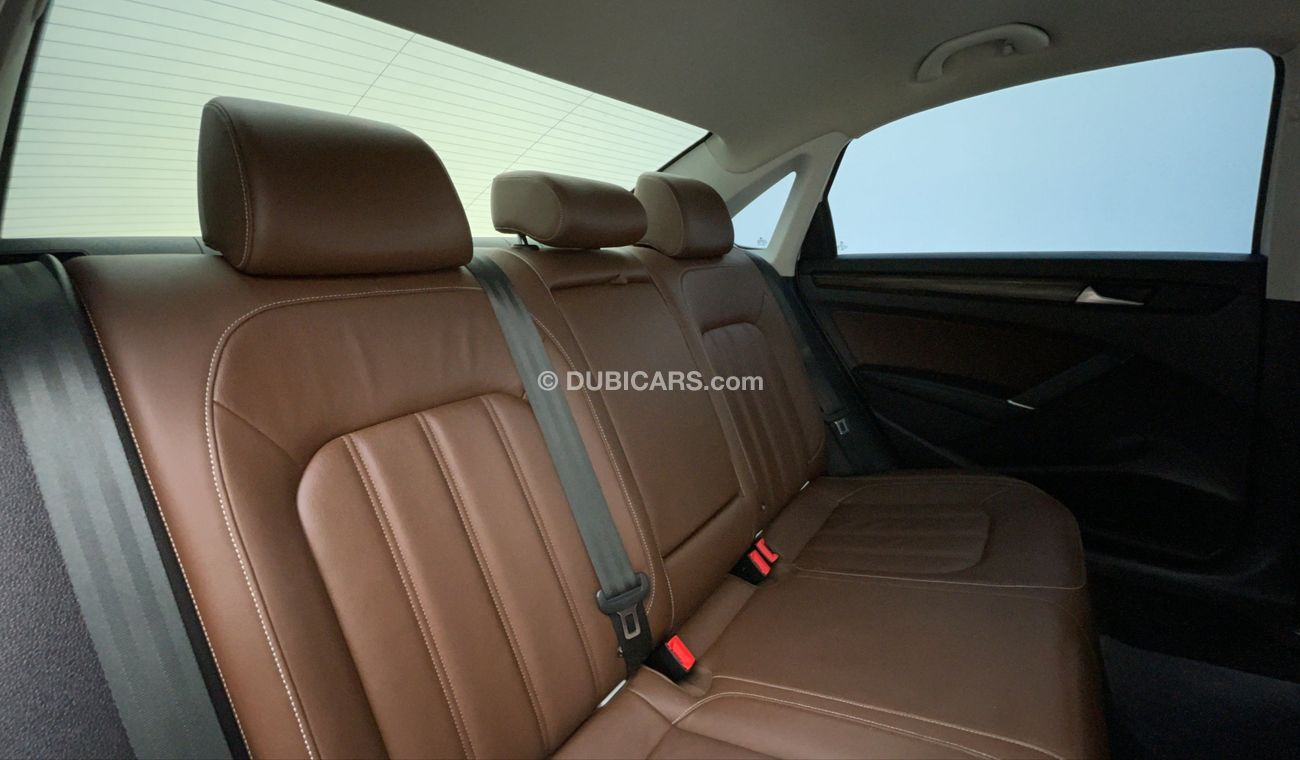 Used Volkswagen Passat SEL 2500 2020 for sale in Dubai - 472538