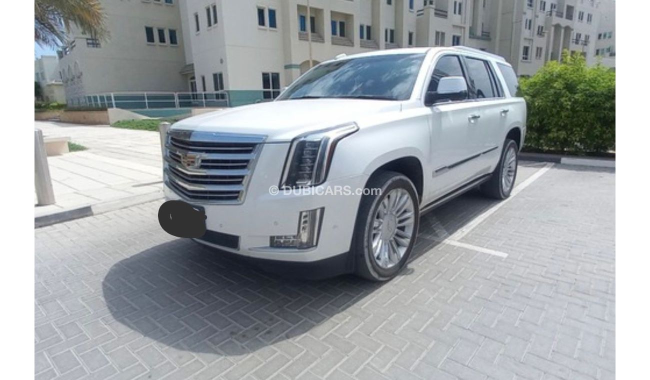 Used Cadillac Escalade 6.2 platinum 2017 for sale in Dubai - 538224