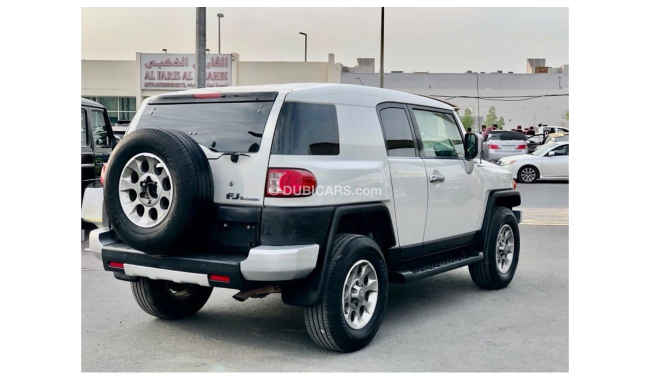 Used Toyota FJ Cruiser GXR 2012 for sale in Dubai - 683167