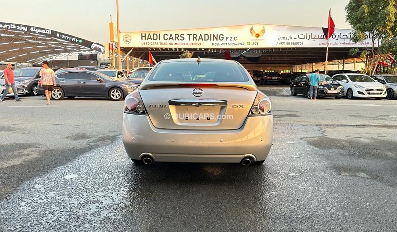 Used Nissan Altima 2010 for sale in Dubai - 698409