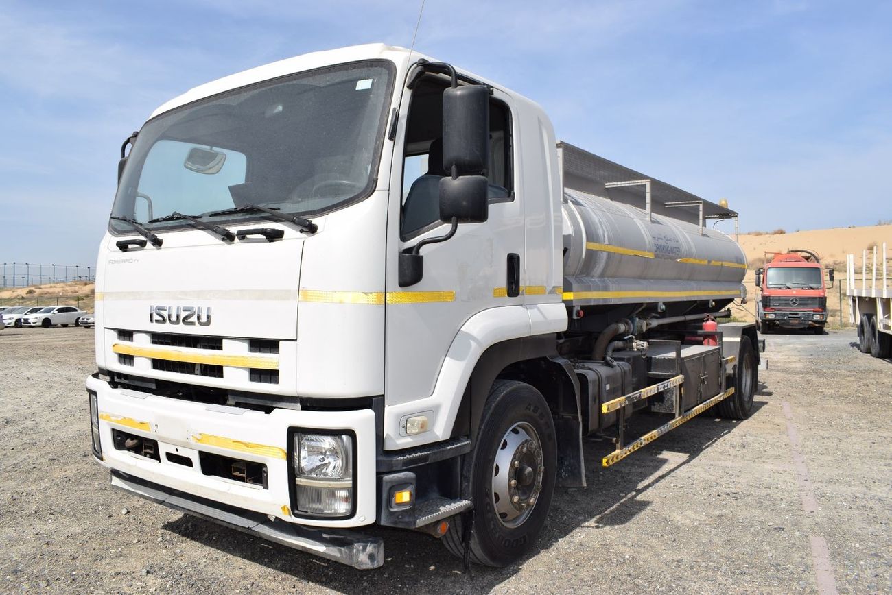 Used Isuzu FVR water tanker, model:2017. Excellent condition 2017 for sale in Sharjah - 748182