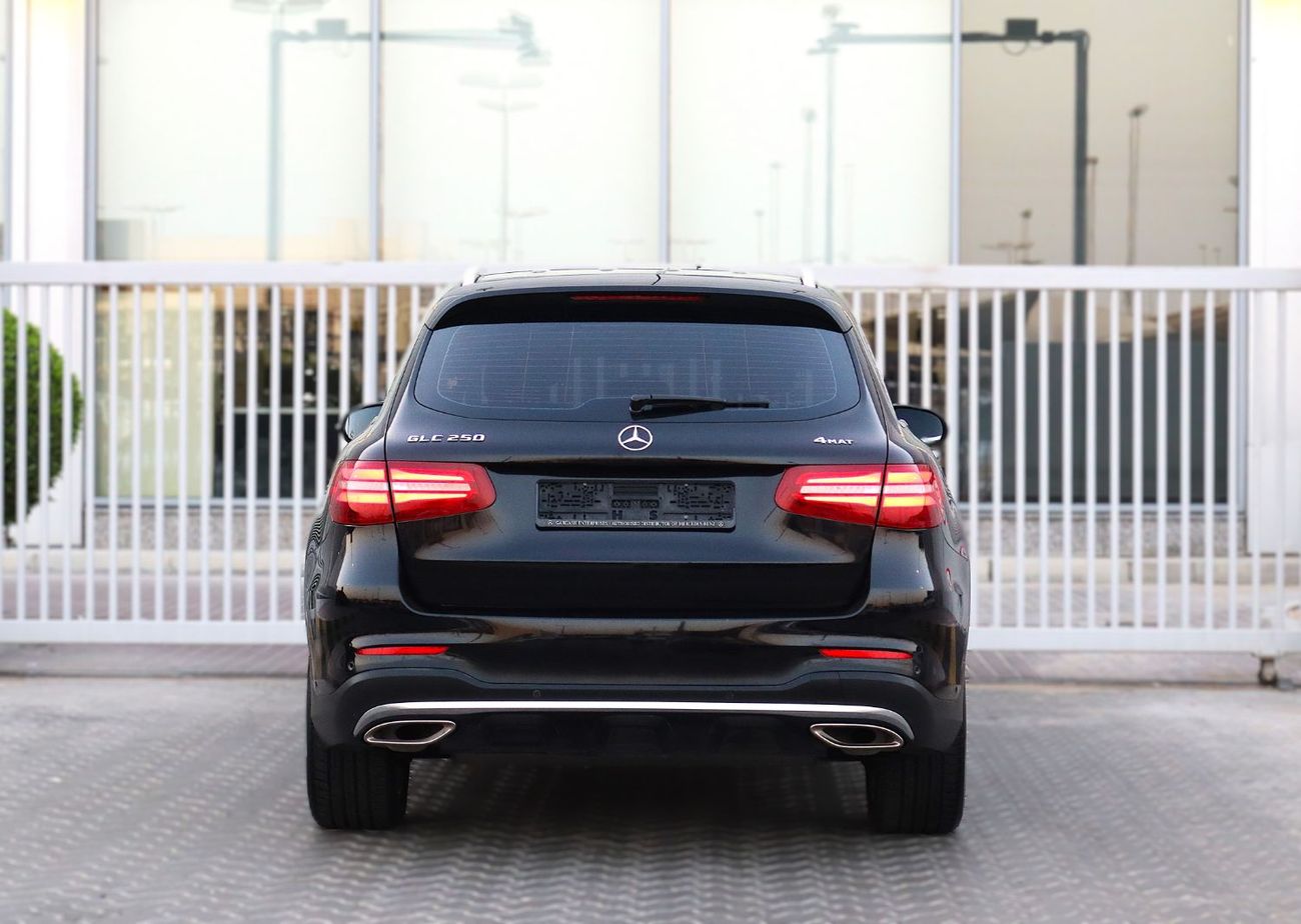 Used Mercedes-Benz GLC 250 4MATIC 2.0L 2018 for sale in Sharjah - 856942