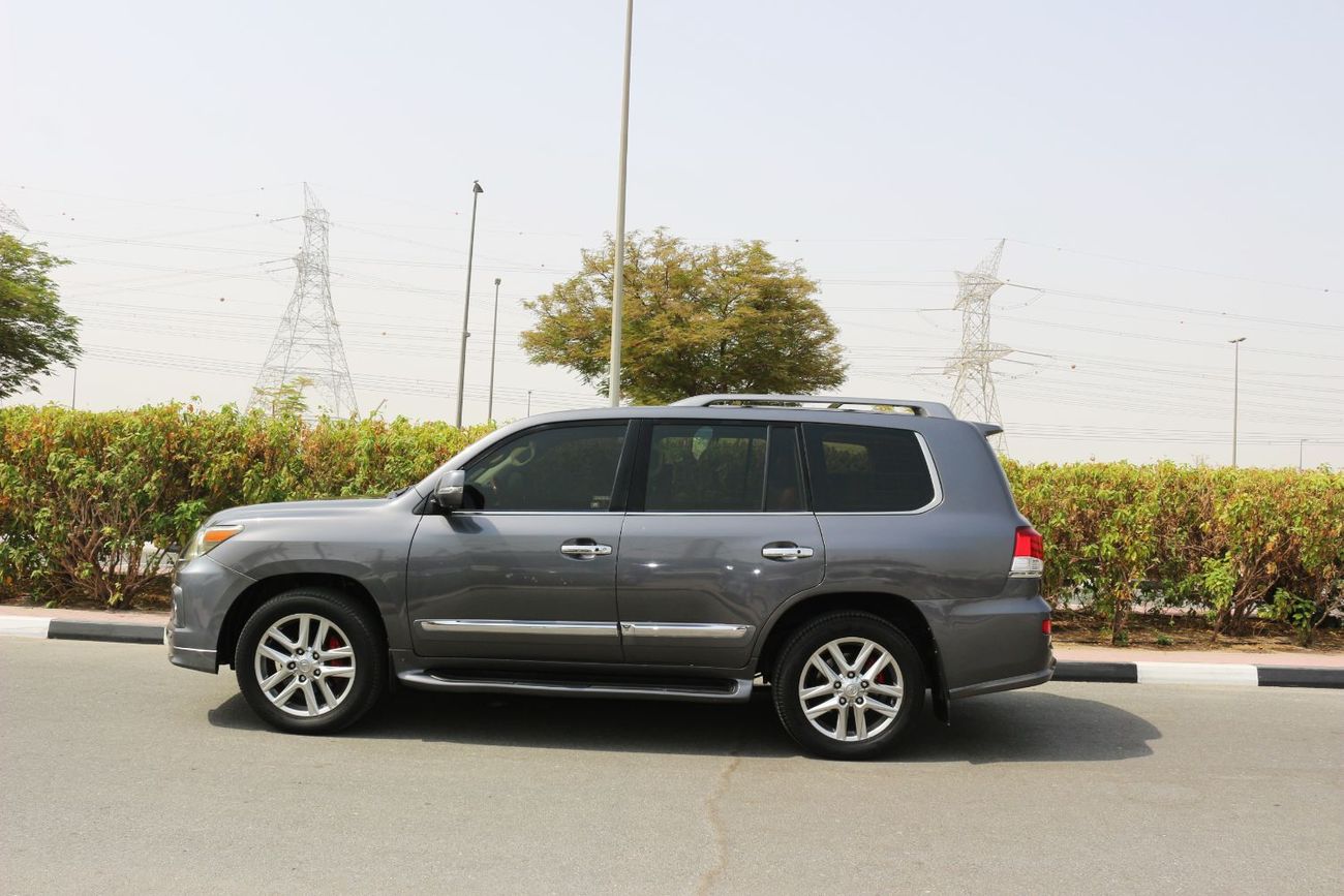 مستعملة لكزس LX 570 Sport Titanium 5.7L 2013 للبيع في دبي - 882617