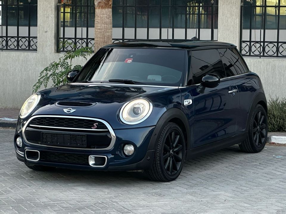 Used Mini Cooper S 2018 for sale in Sharjah - 715669