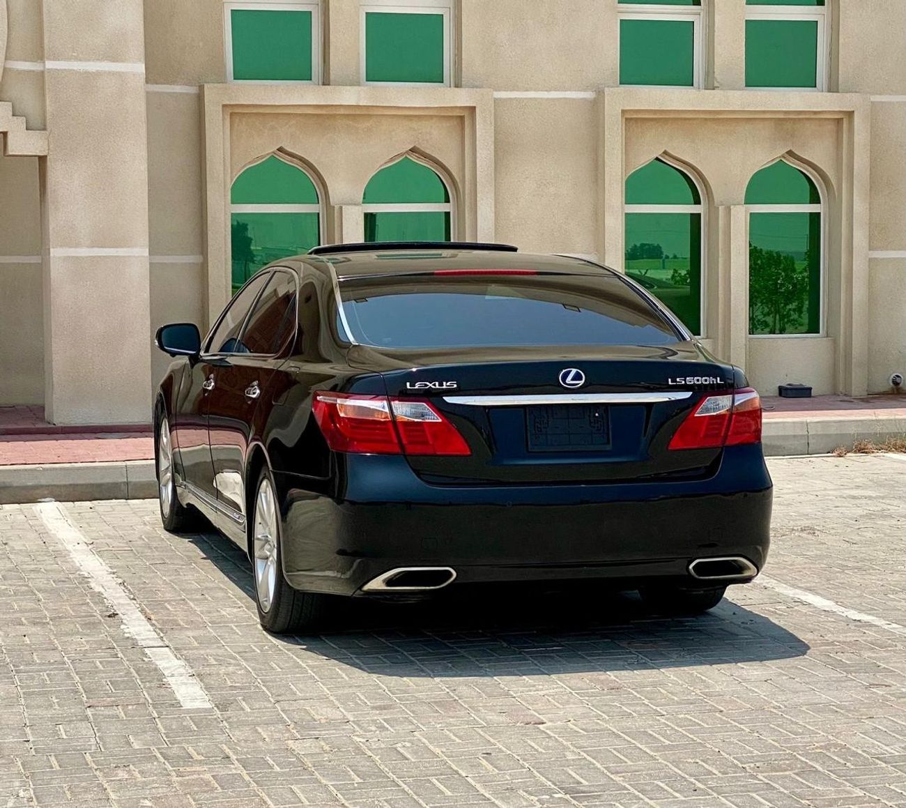 Used Lexus LS 600 Good condition car 2011 for sale in Dubai - 749274