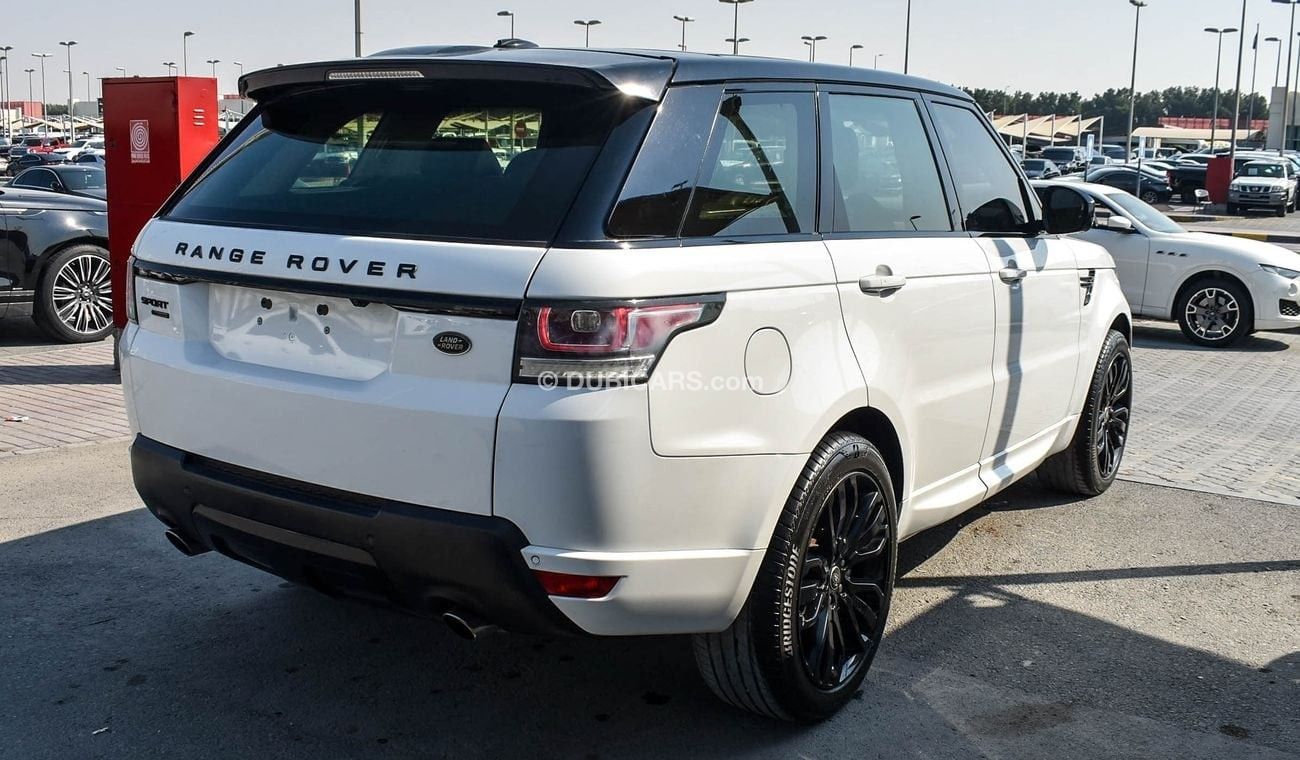 Used Land Rover Range Rover Sport HSE 2015 for sale in Sharjah - 810085
