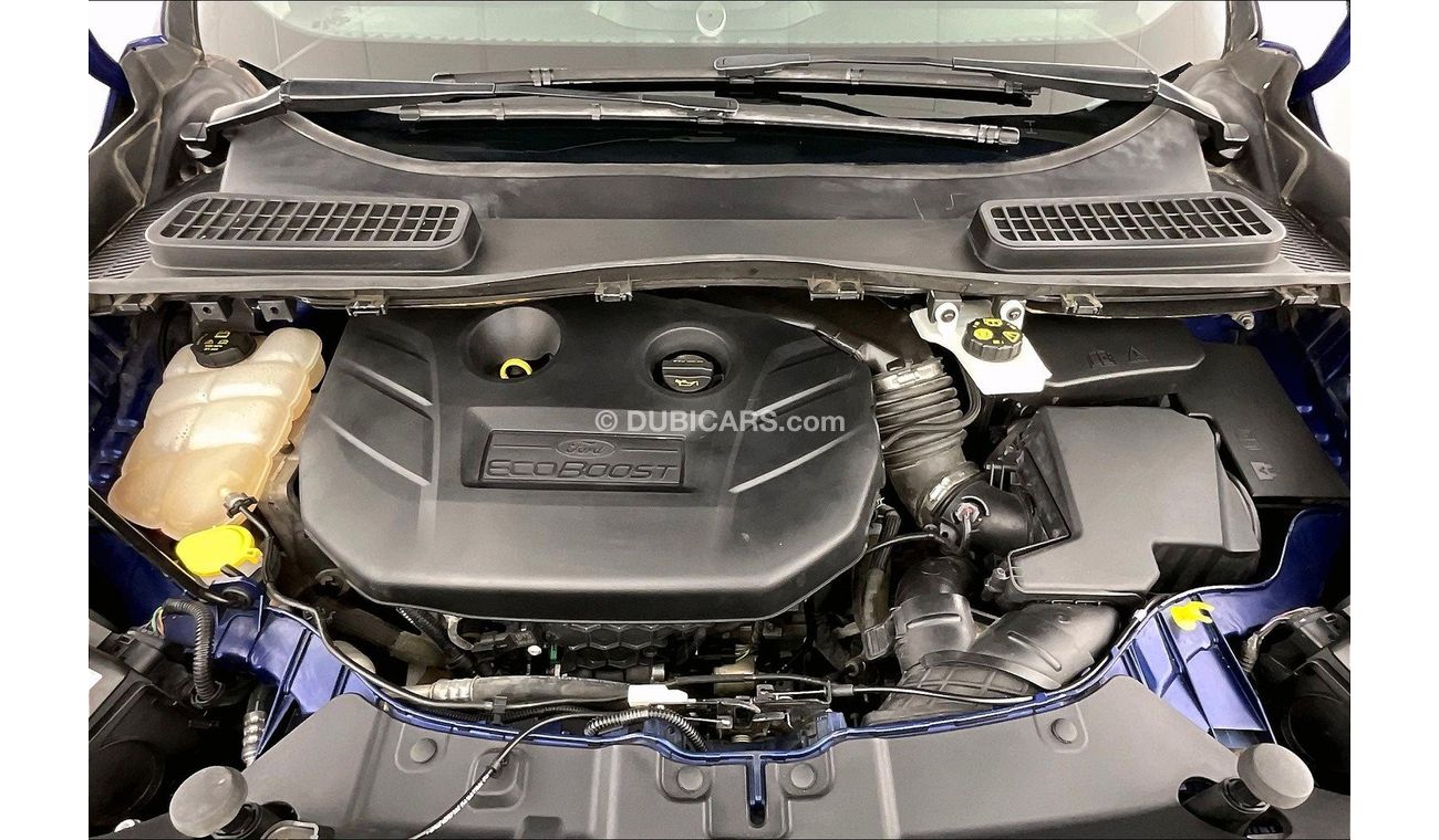 Used Ford Escape SE 2016 for sale in Dubai - 692633