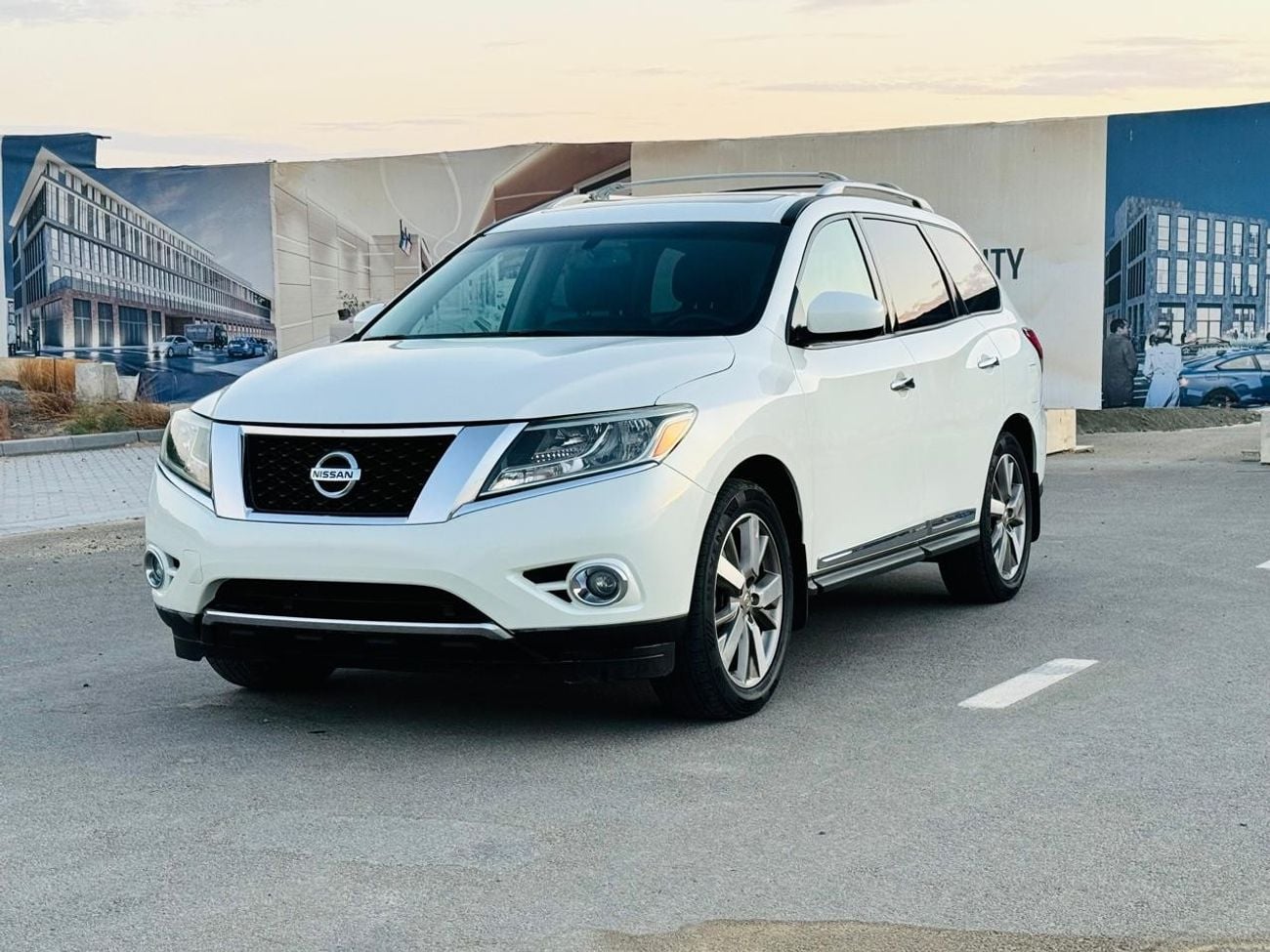 Used Nissan Pathfinder Platinum 3.5L 2015 for sale in Sharjah - 790635