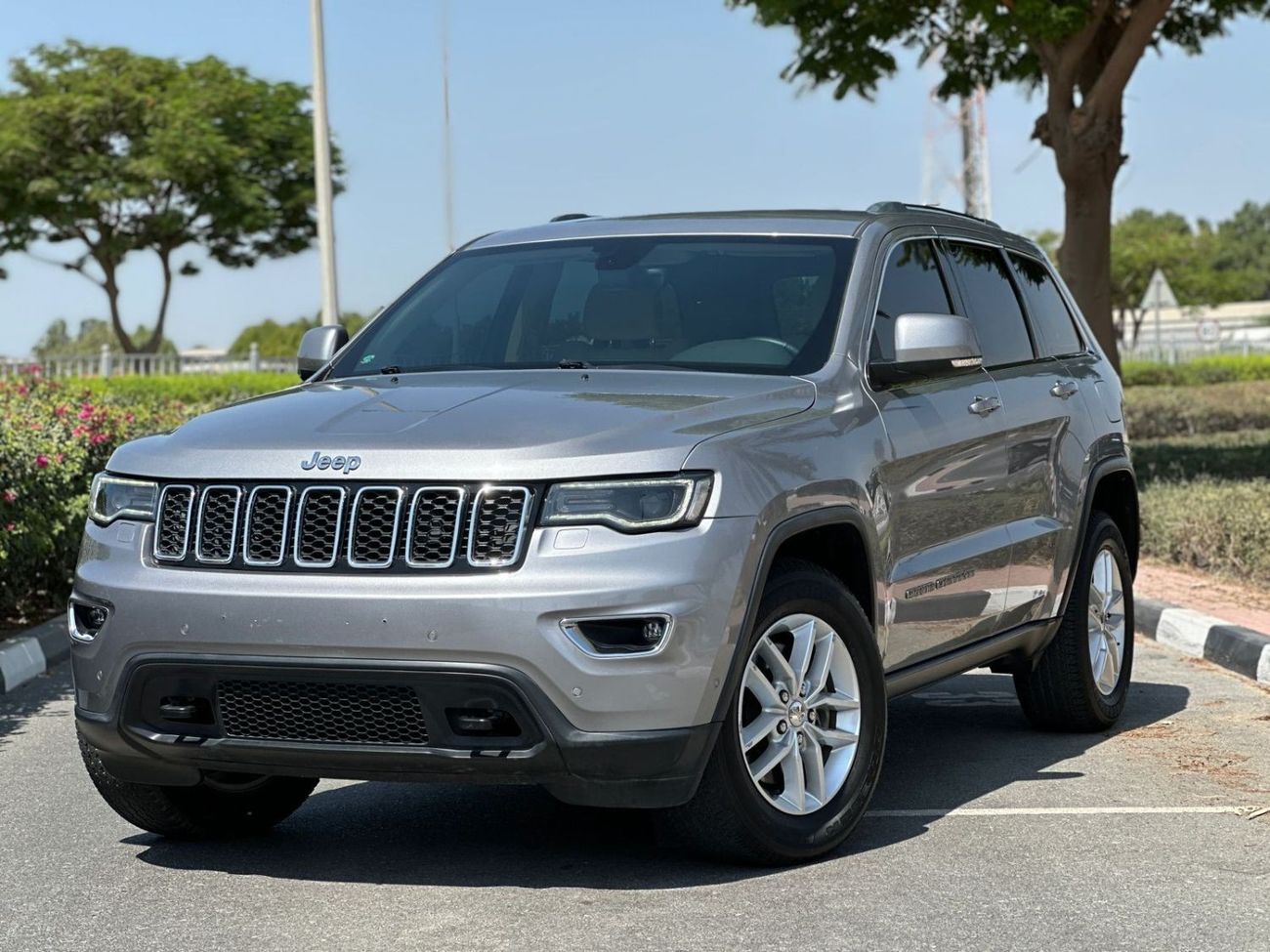 Used Overland Jeep Grand Cherokee Laredo / GCC / Original Paint / 2018 ...