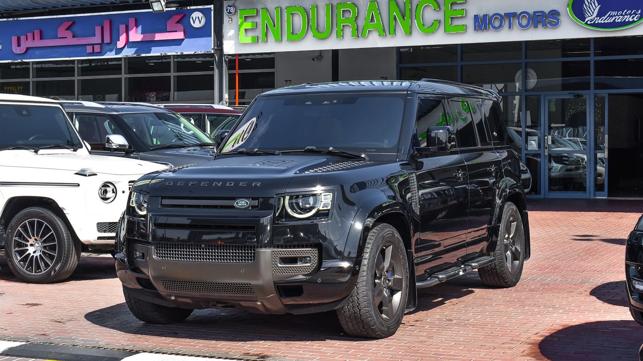 Used Land Rover Defender P400 SE 2020 for sale in Dubai - 716524