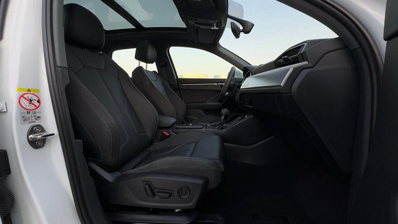 جديدة أودي Q3 35 TFSI S Line 1.4L 2024 للبيع في دبي - 859246