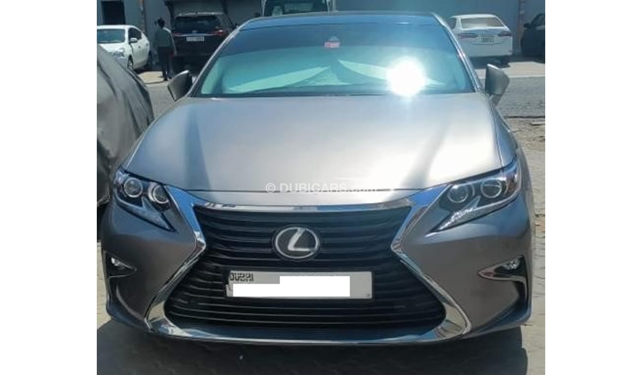 Used Lexus ES350 2018 for sale in Dubai - 623816