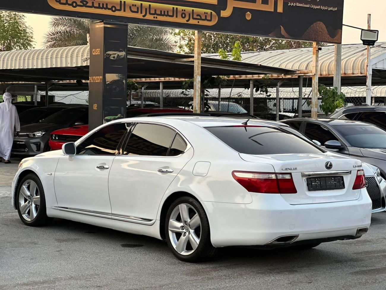 Used Lexus LS460 2007 for sale in Sharjah - 777724