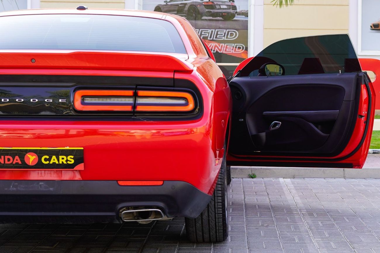 Used Dodge Challenger 2019 for sale in Dubai - 740226
