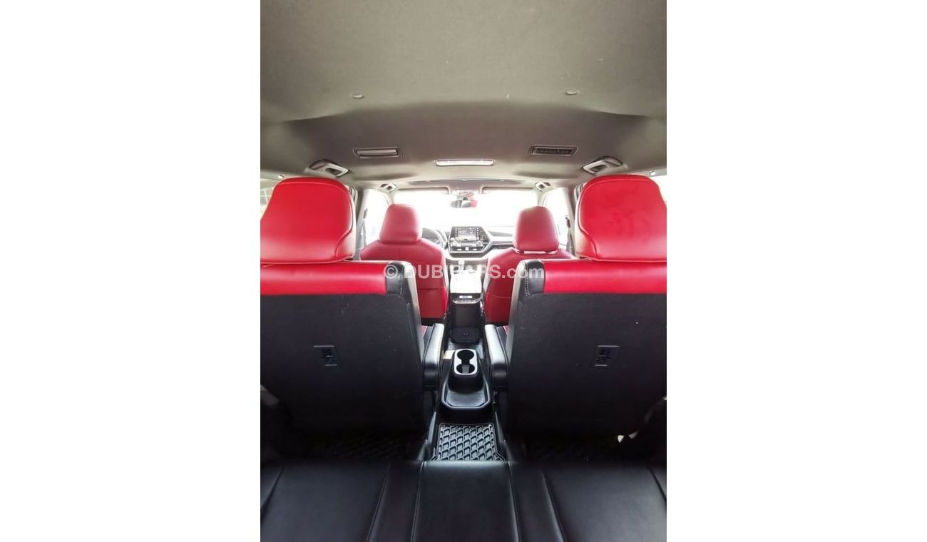 Used Toyota Highlander XSE - 2022- Silver 2022 for sale in Sharjah - 636075