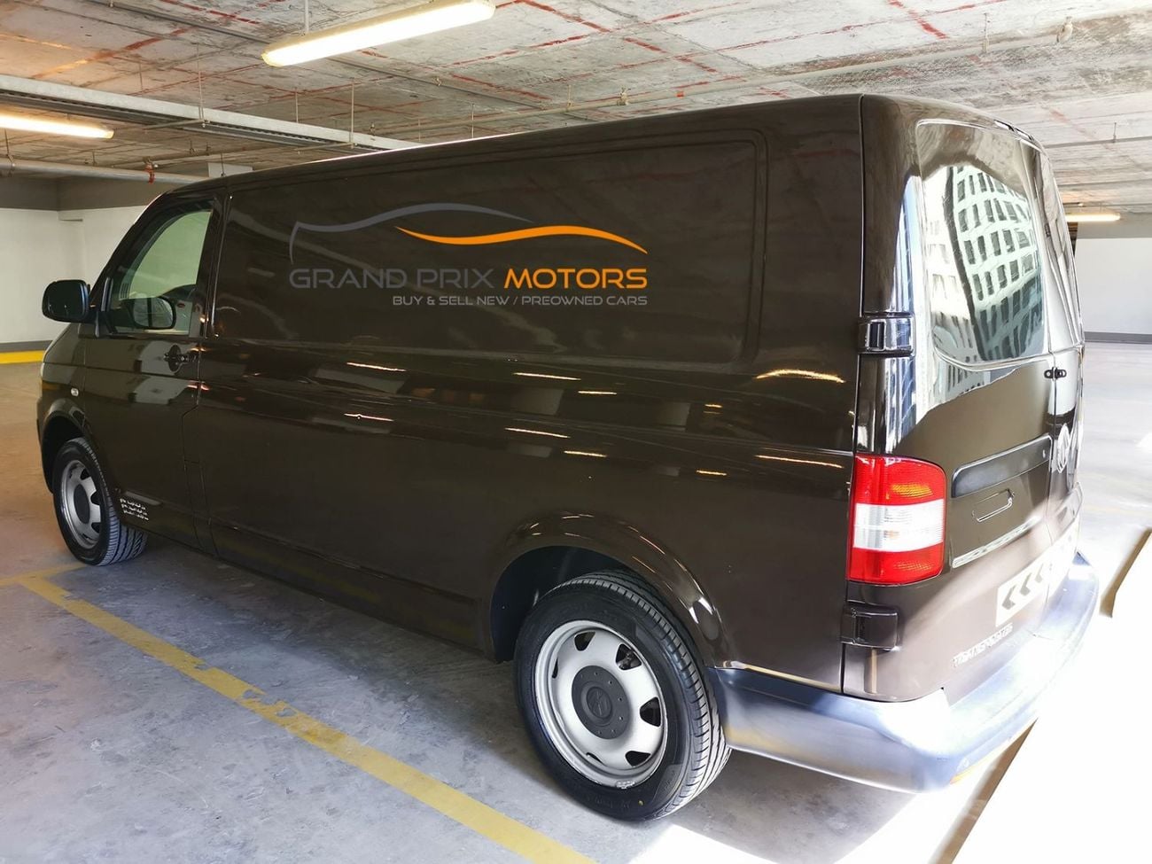 Used Volkswagen T5 Transporter 2015 for sale in Dubai - 728760