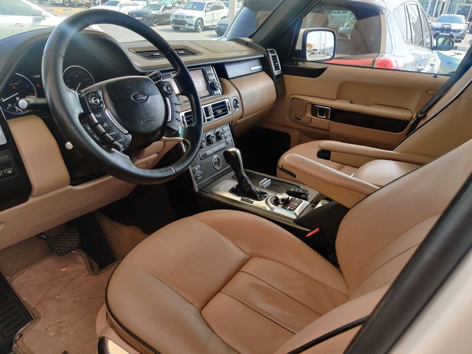 Land Rover Range Rover Vogue HSE for sale: AED 36,000. White, 2010