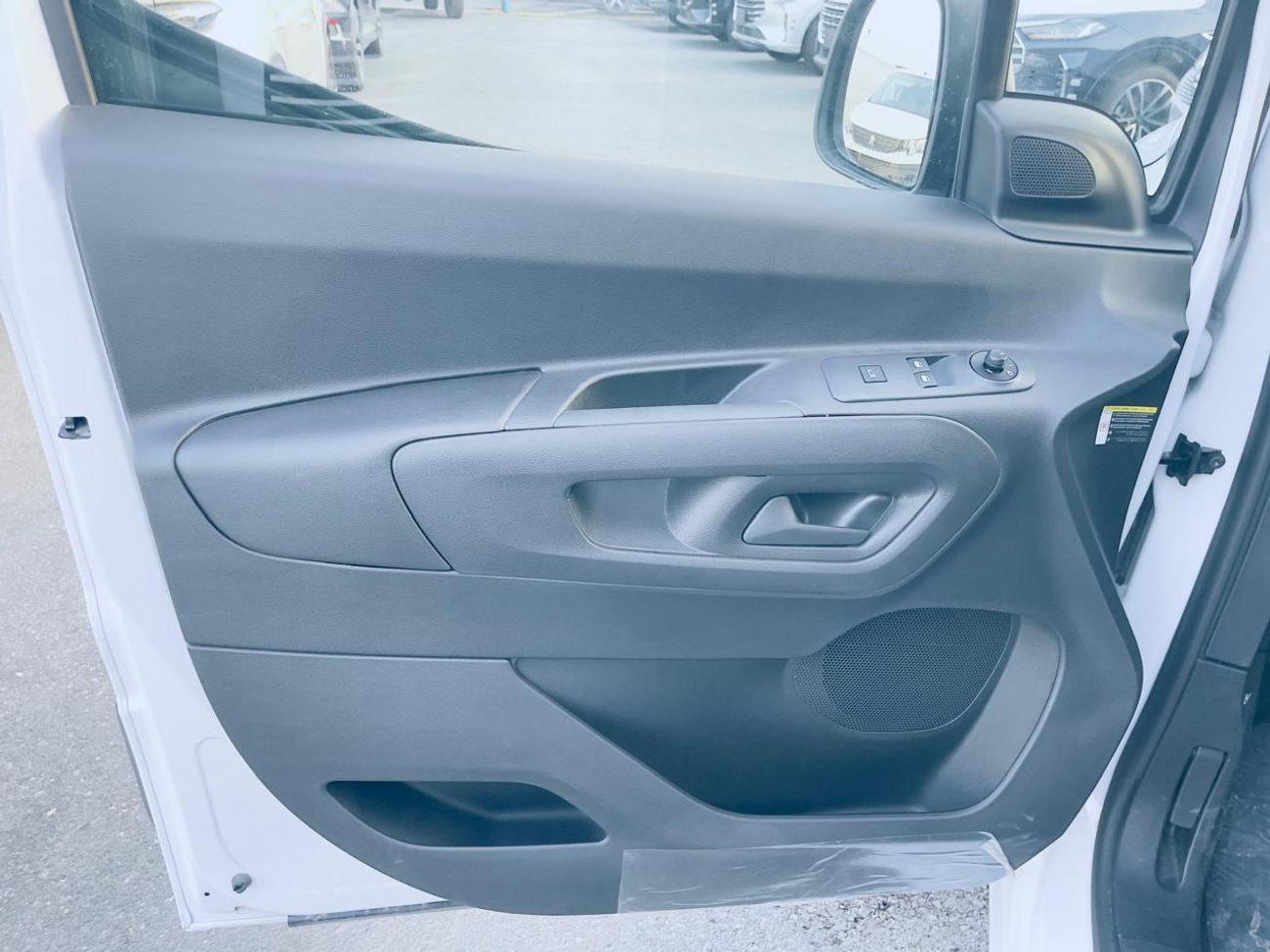 New peugeot partner 1.6L 2025 2025 for sale in Dubai - 865585