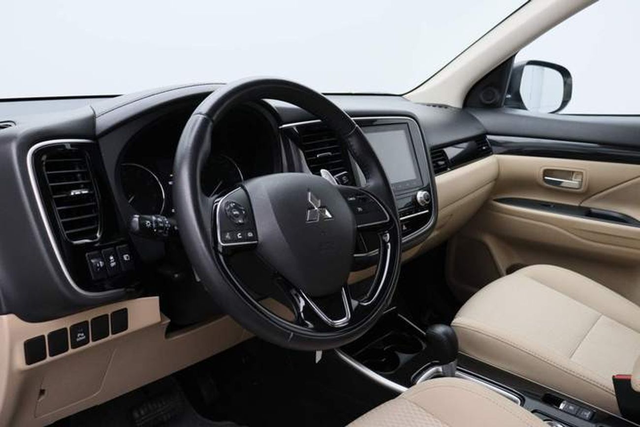 Used Mitsubishi Outlander GLS MIDLINE 2.4 2020 for sale in Dubai - 618348